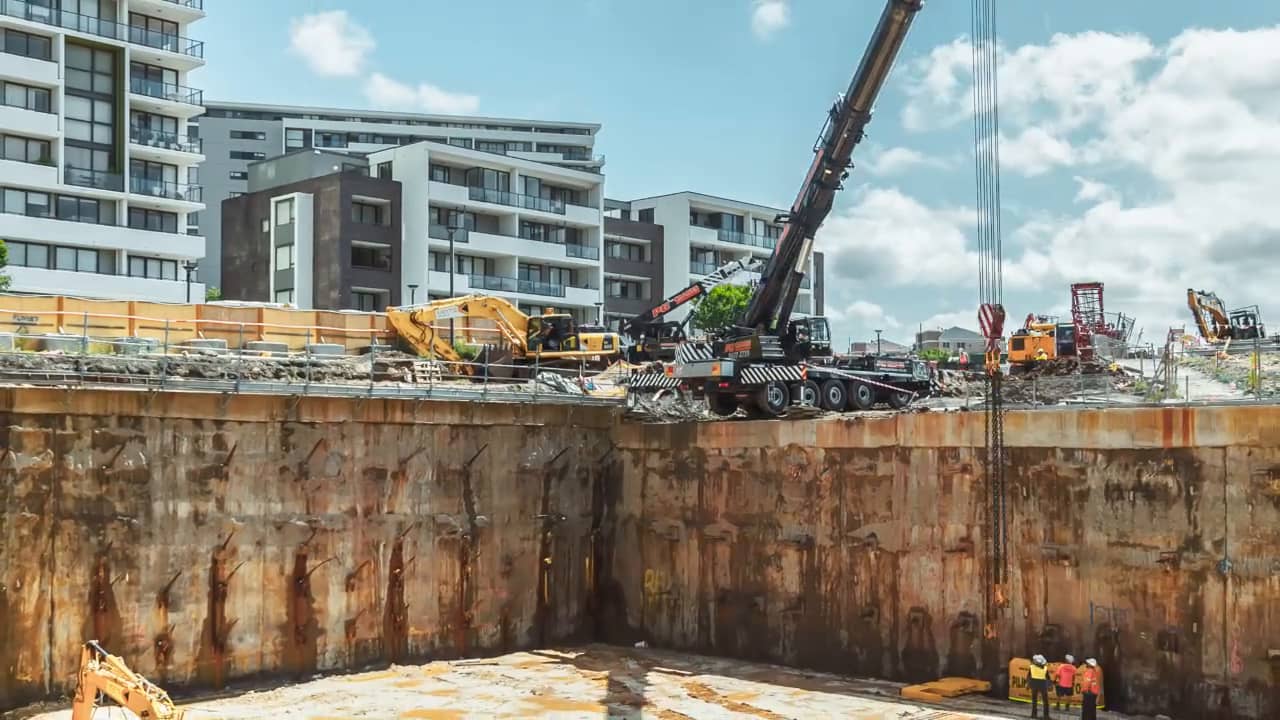 BG28 Piling Rig Crane Lift on Vimeo