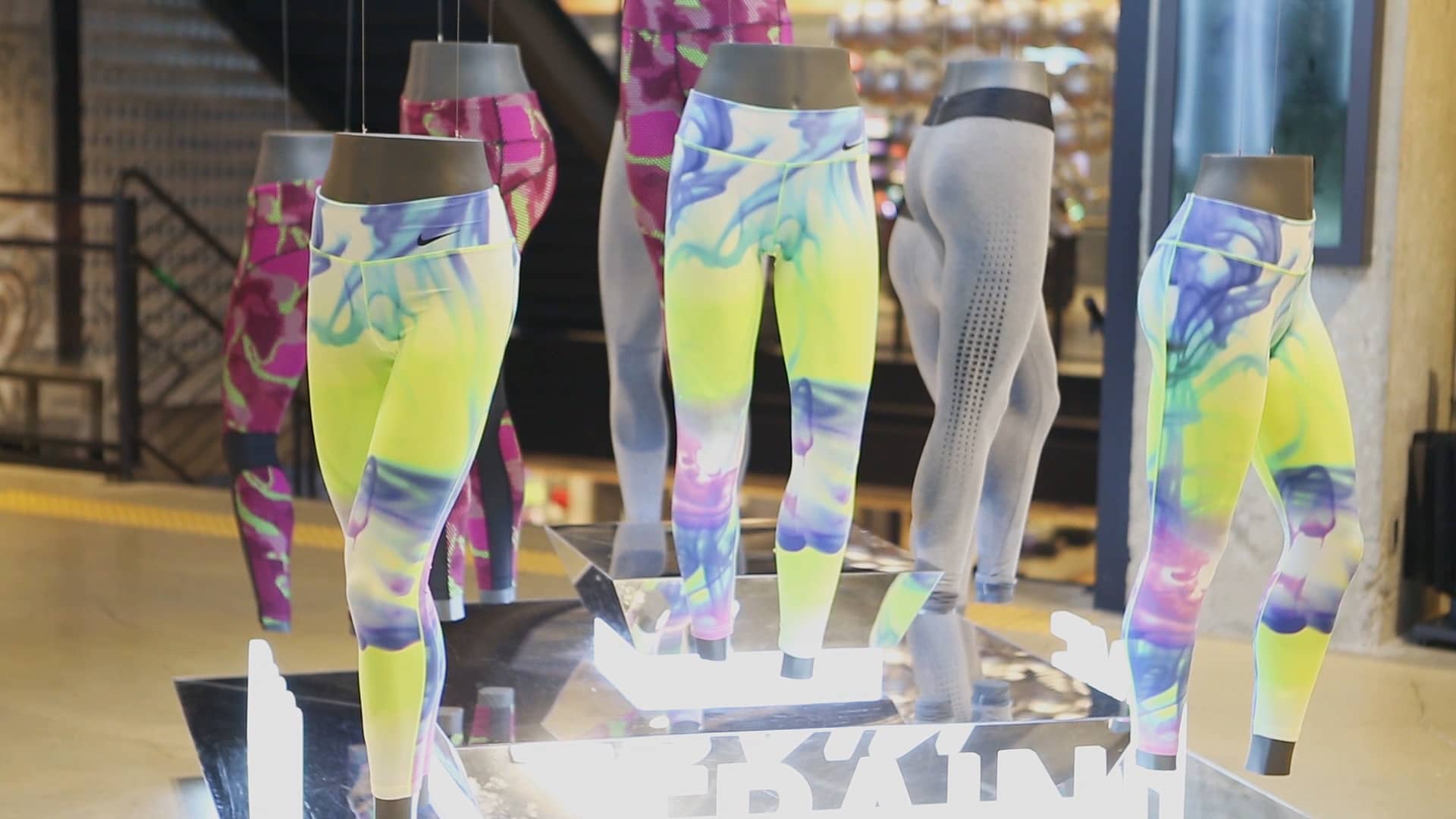NIKE Women`s Interactive Fitting Room (2015) on Vimeo