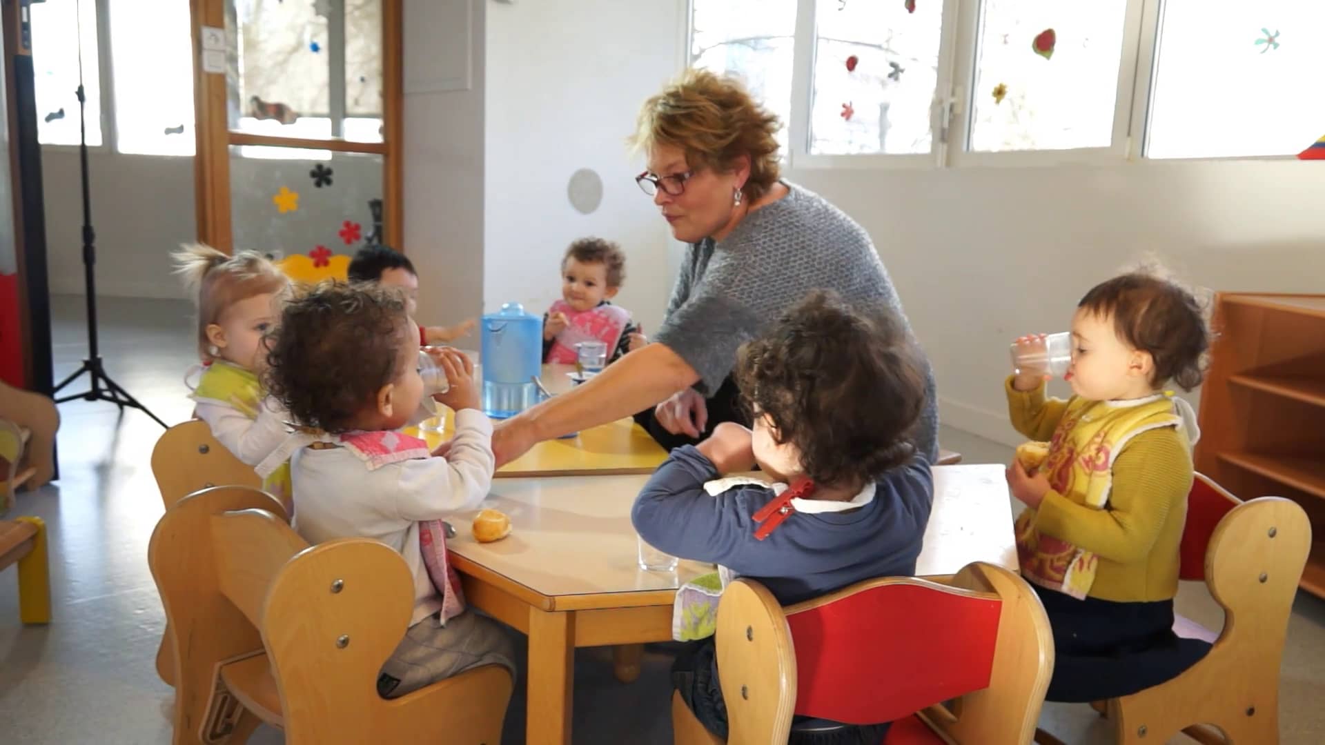 Profession: Auxiliaire de puériculture - Les métiers de la crèche on Vimeo