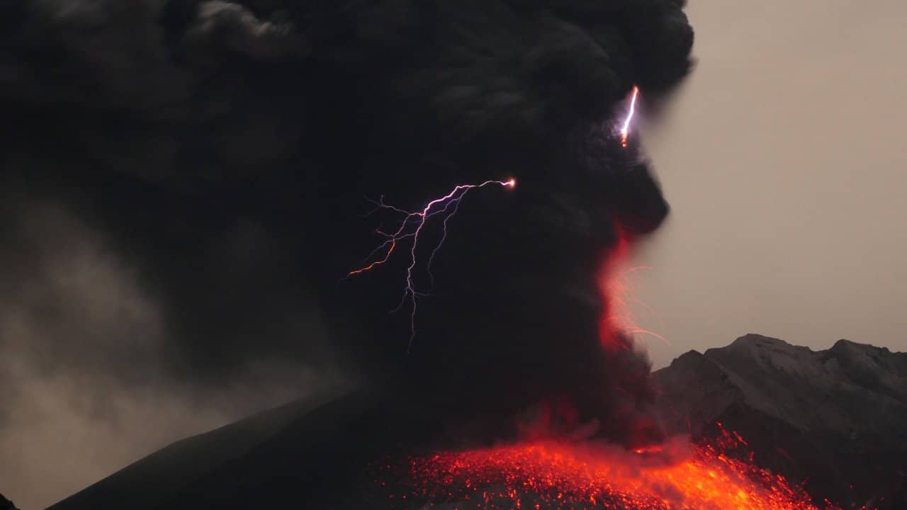 Volcanic lightning on Sakurajima on Vimeo