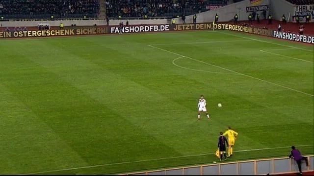 Manuel Neuer Einwurf / Throw-in (vs. Georgien / Georgia) on Vimeo