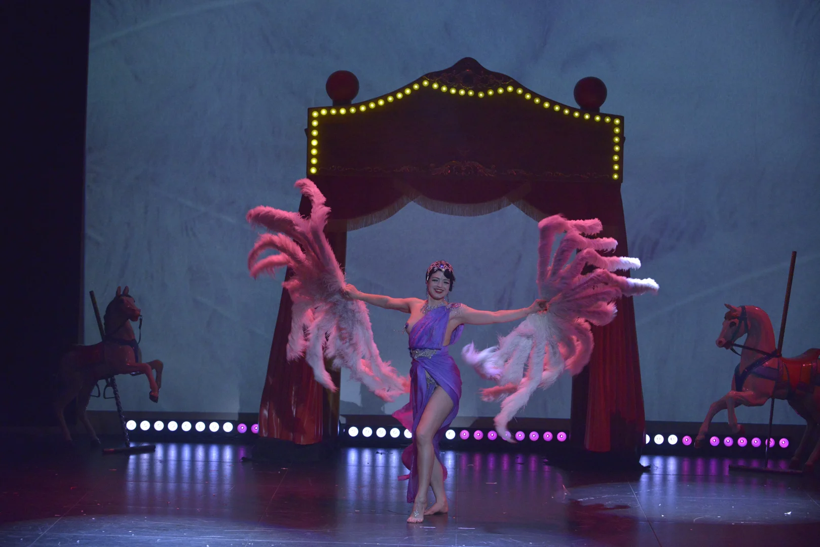 Bonnie Fox performs "New Orleans Bump" Burlesque on Vimeo