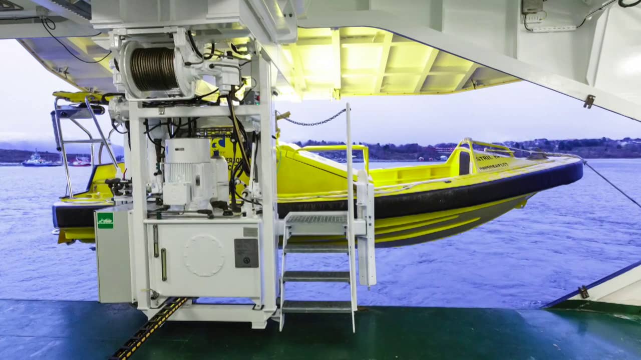 Aukra Davit for MOB boats, work boats and life rafts. Design for use in ...