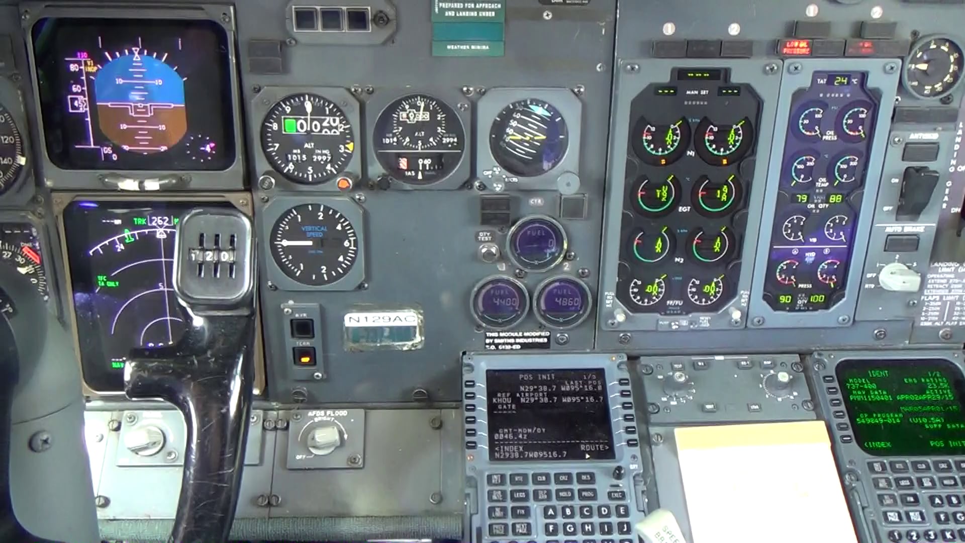 737-400 Cockpit and Minor TCAS Problem on Vimeo