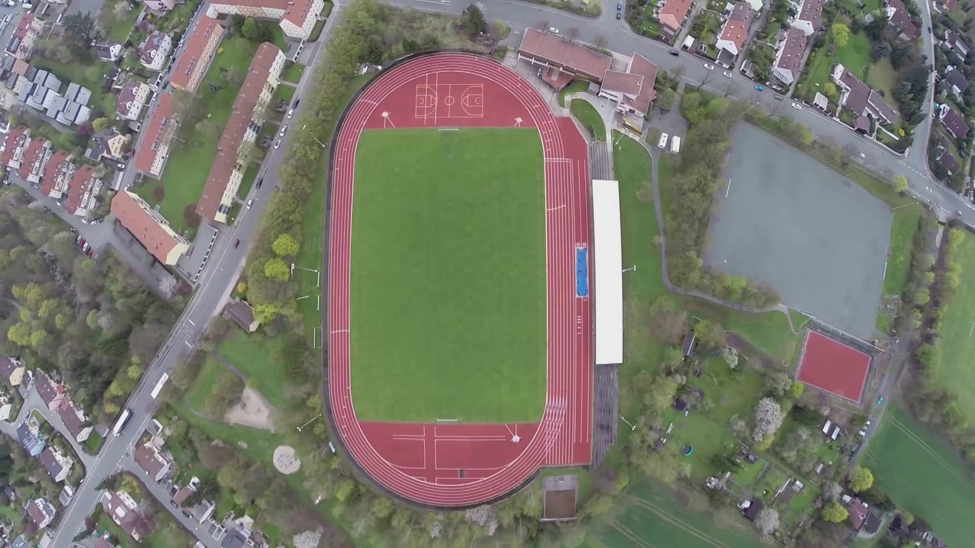 Ossecker Stadion - Die neue Heimat des 1. FFC HOF on Vimeo