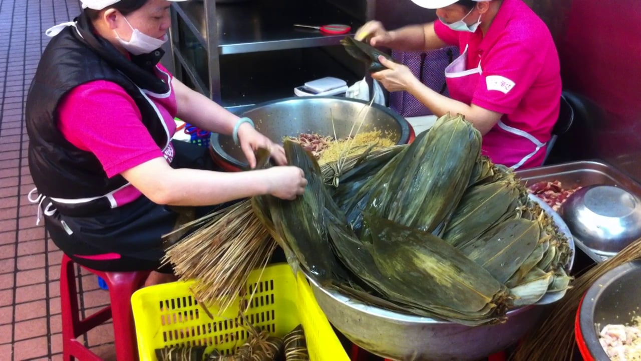 Rice wraps folding process on Vimeo