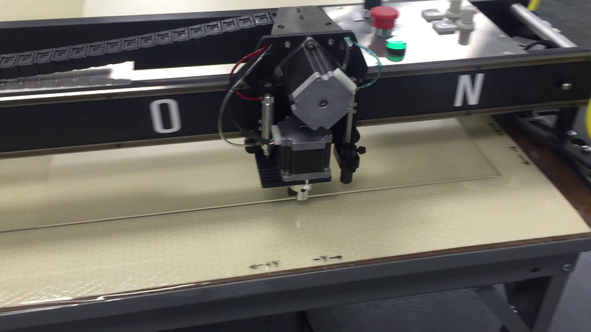 Carlson Design PTi-108" Plotter/Cutter cutting .090 SGP at Saand Glass ...