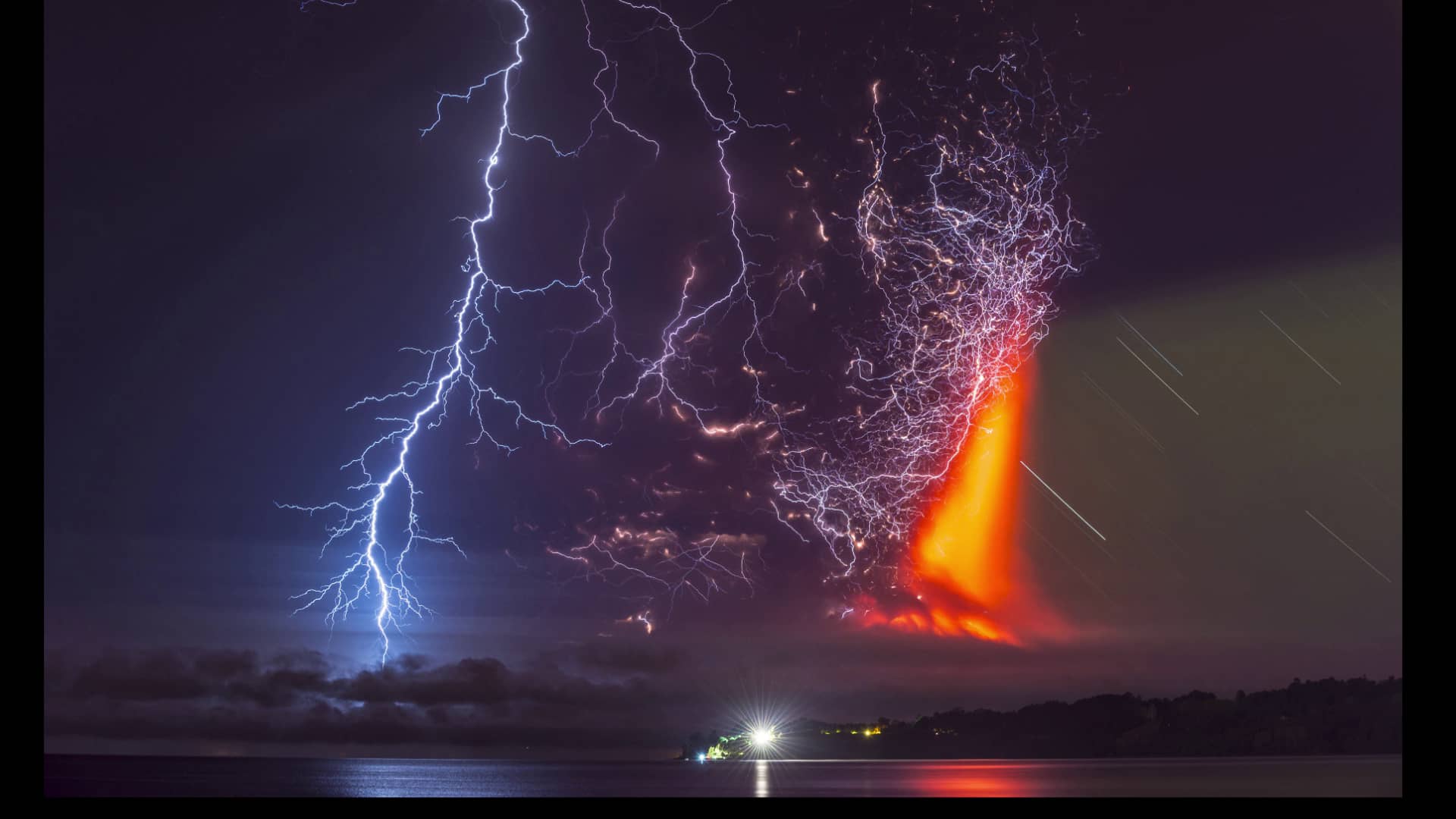 Calbuco Volcano Eruption. on Vimeo