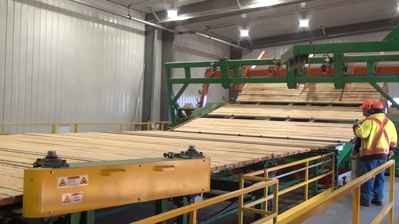 USNR Planer Infeed at Carrier Lumber - 2015 on Vimeo