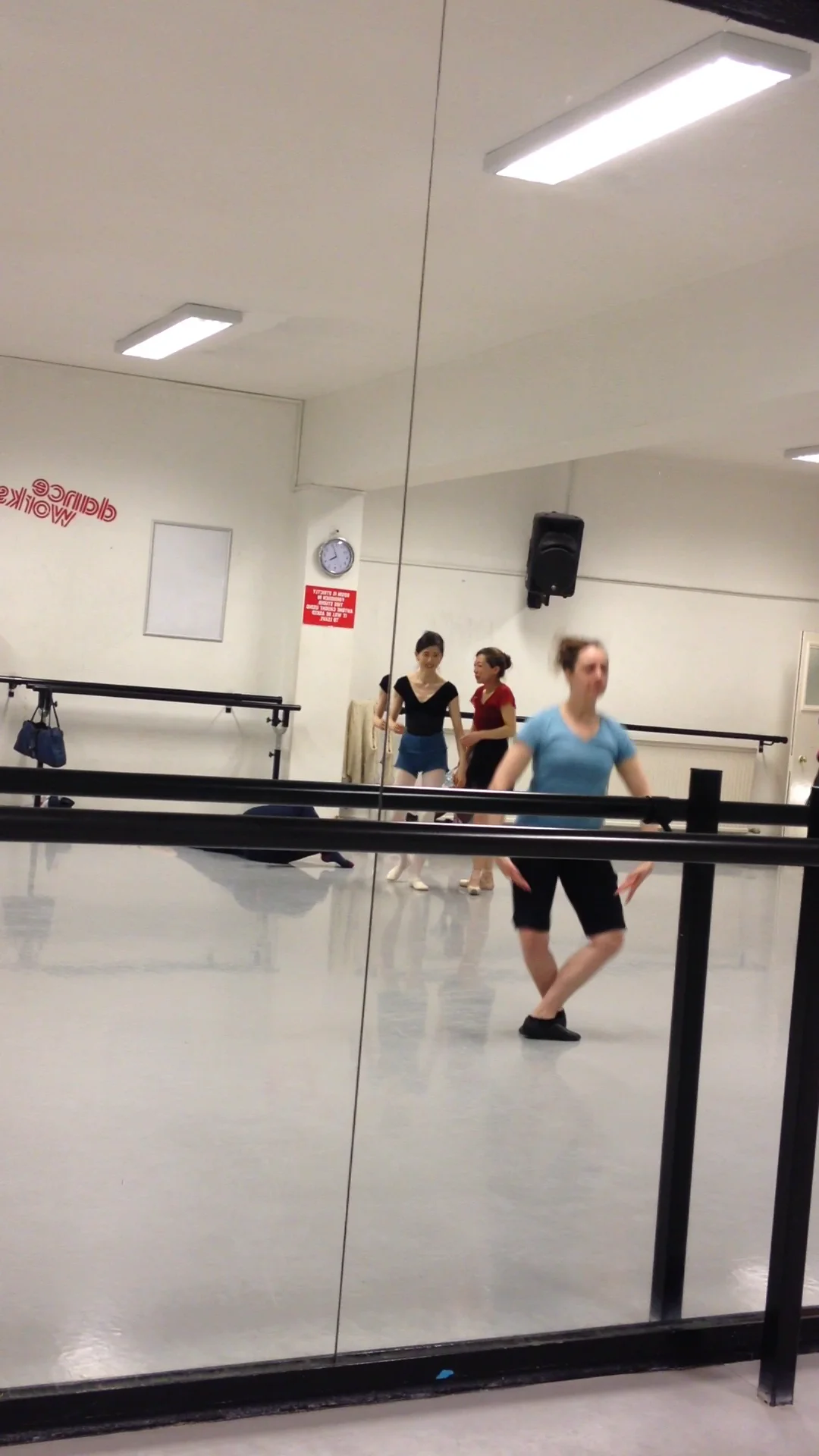 assemblé-sissonne fermé-changement