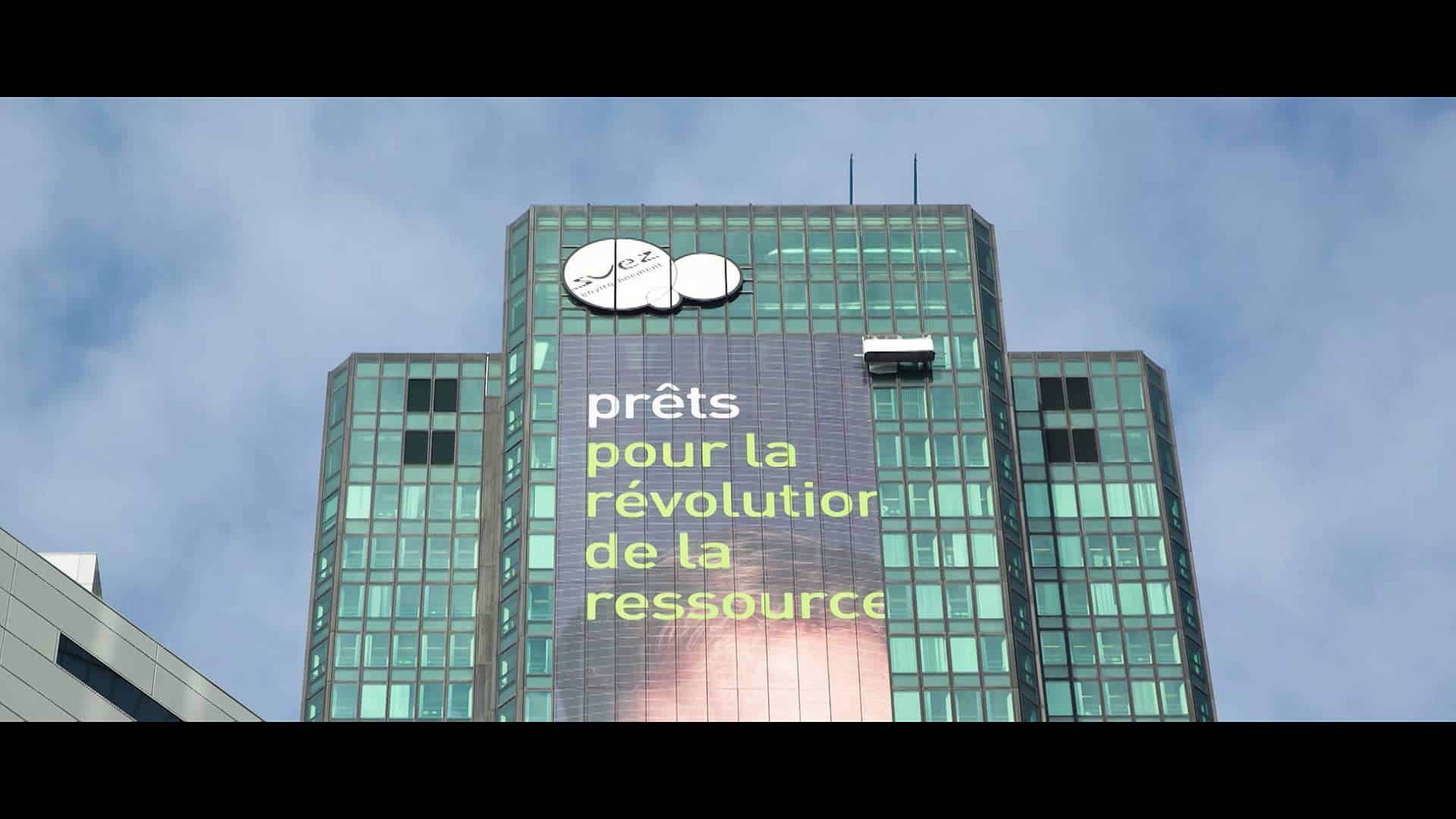 Suez / Building Covering / La Defense on Vimeo