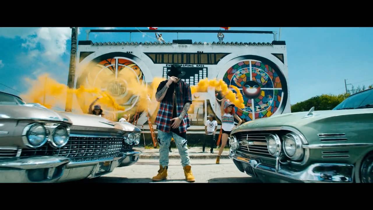 Chino y Nacho Ft. Farruco - Me Voy Enamorando - [Official Music Video ...