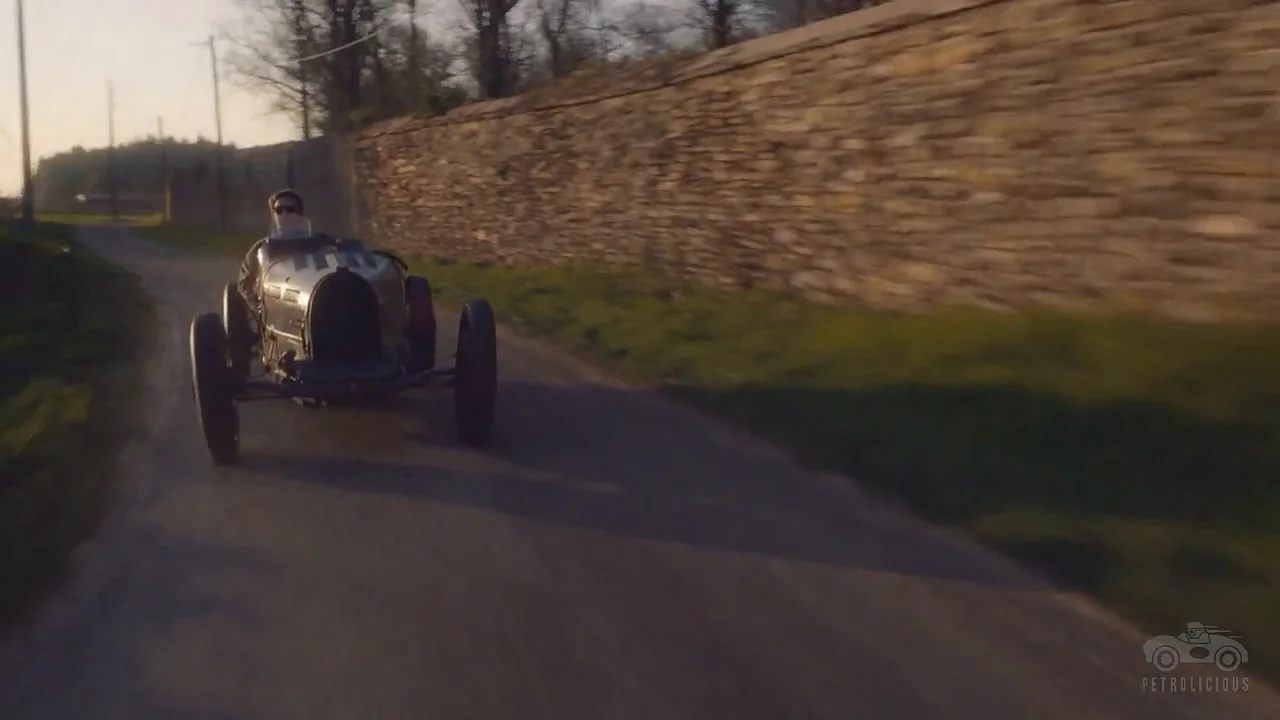 L'Art Novo - Bugatti Type-38 / D : M.LARSON