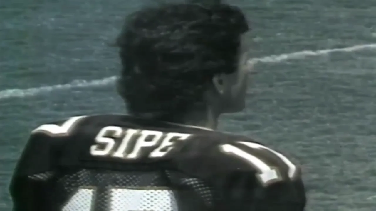 Jacksonville Bulls QB Brian Sipe Player Profile 1985 on Vimeo