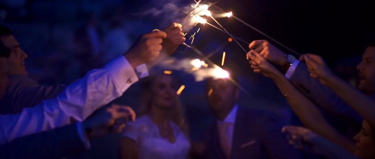 Barn Wedding Film with Hollie & Rupert {Trailer} on Vimeo