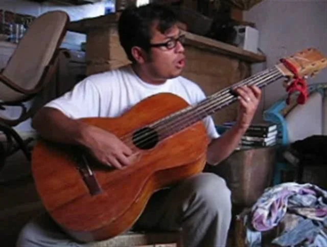 Ruben Luengas canta Maromero, con bajo quinto. on Vimeo