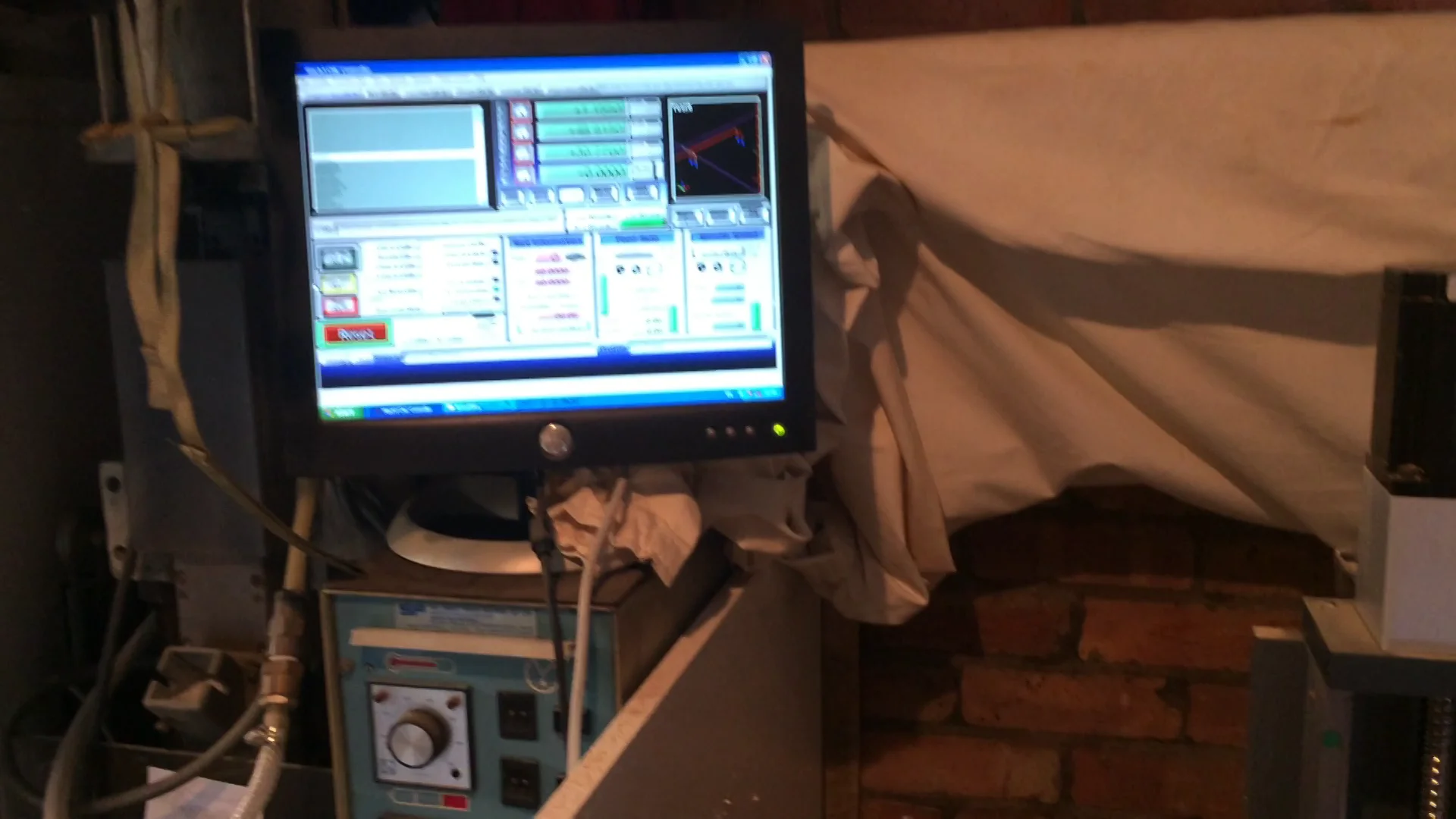 Fishmouthing 1/4" Brass Tube on Vimeo