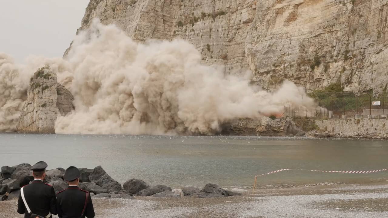 4k Demolition smoke reference on Vimeo