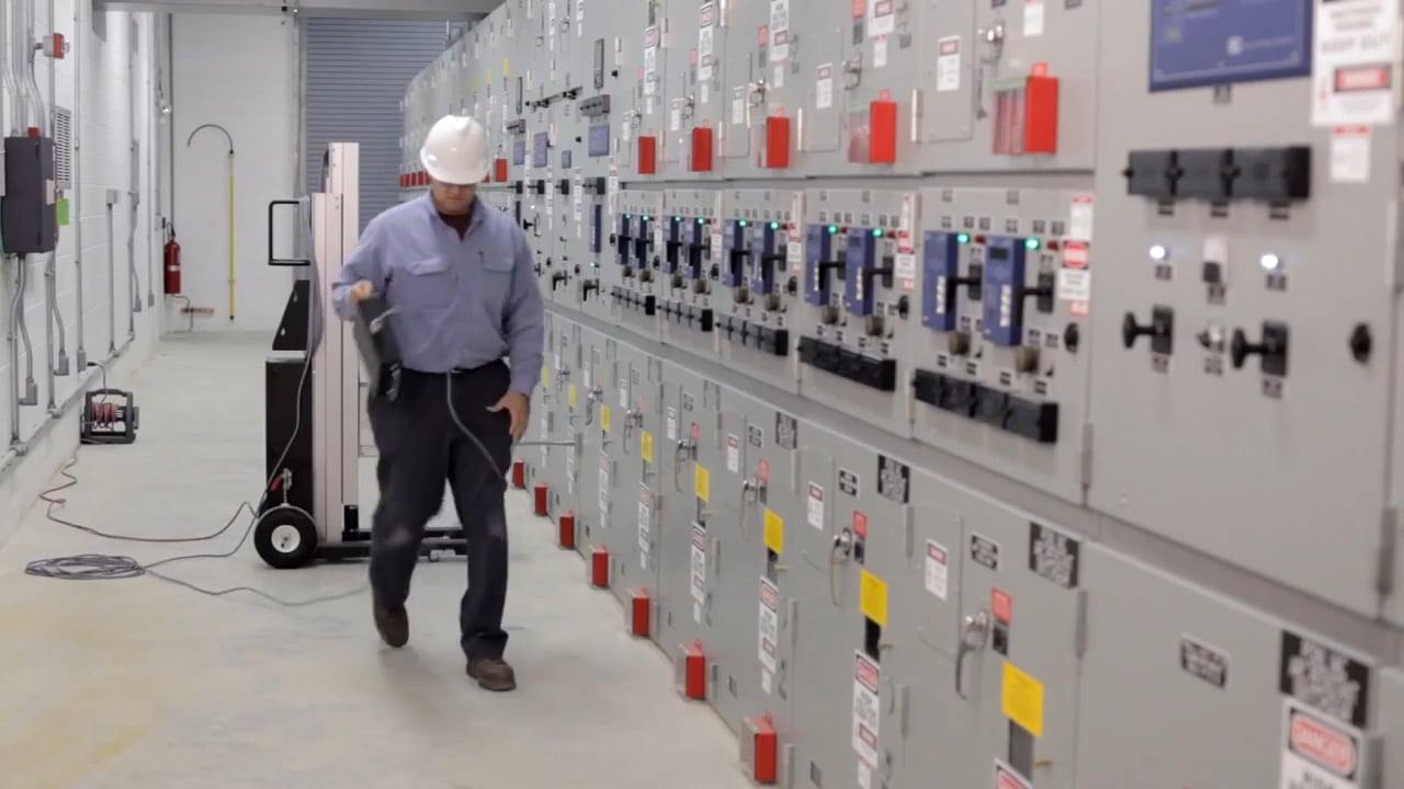inoRAC2 Remote Racking the 15kv PowlVac Circuit Breaker on Vimeo