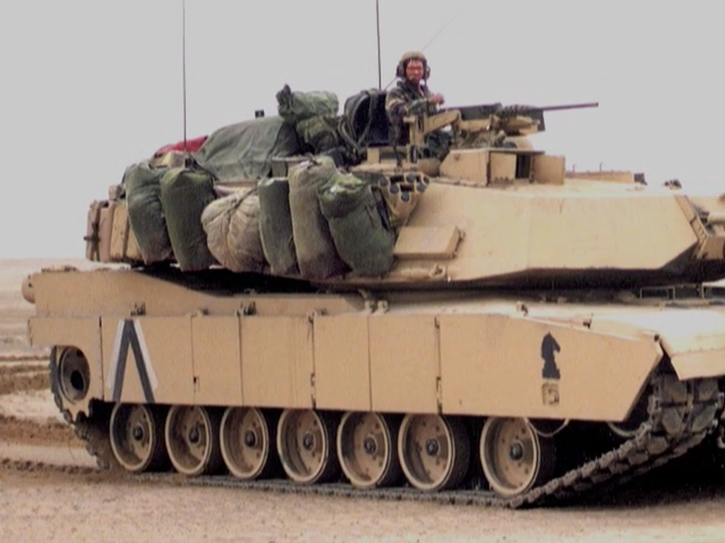 (17) Engine start-up sound of an Abrams M1A1