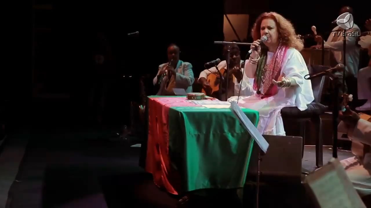 Beth Carvalho canta a música "Acreditar" no documentário Damas do Samba ...