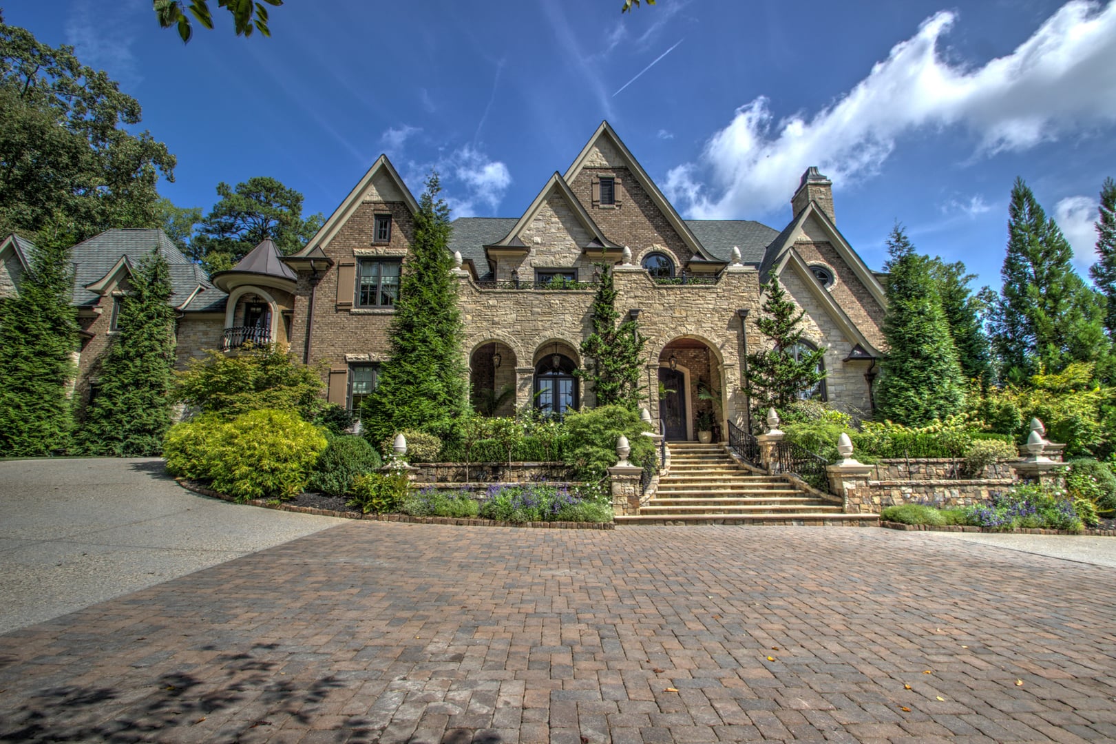 Sam Bayne - 895 West Paces Ferry Road on Vimeo