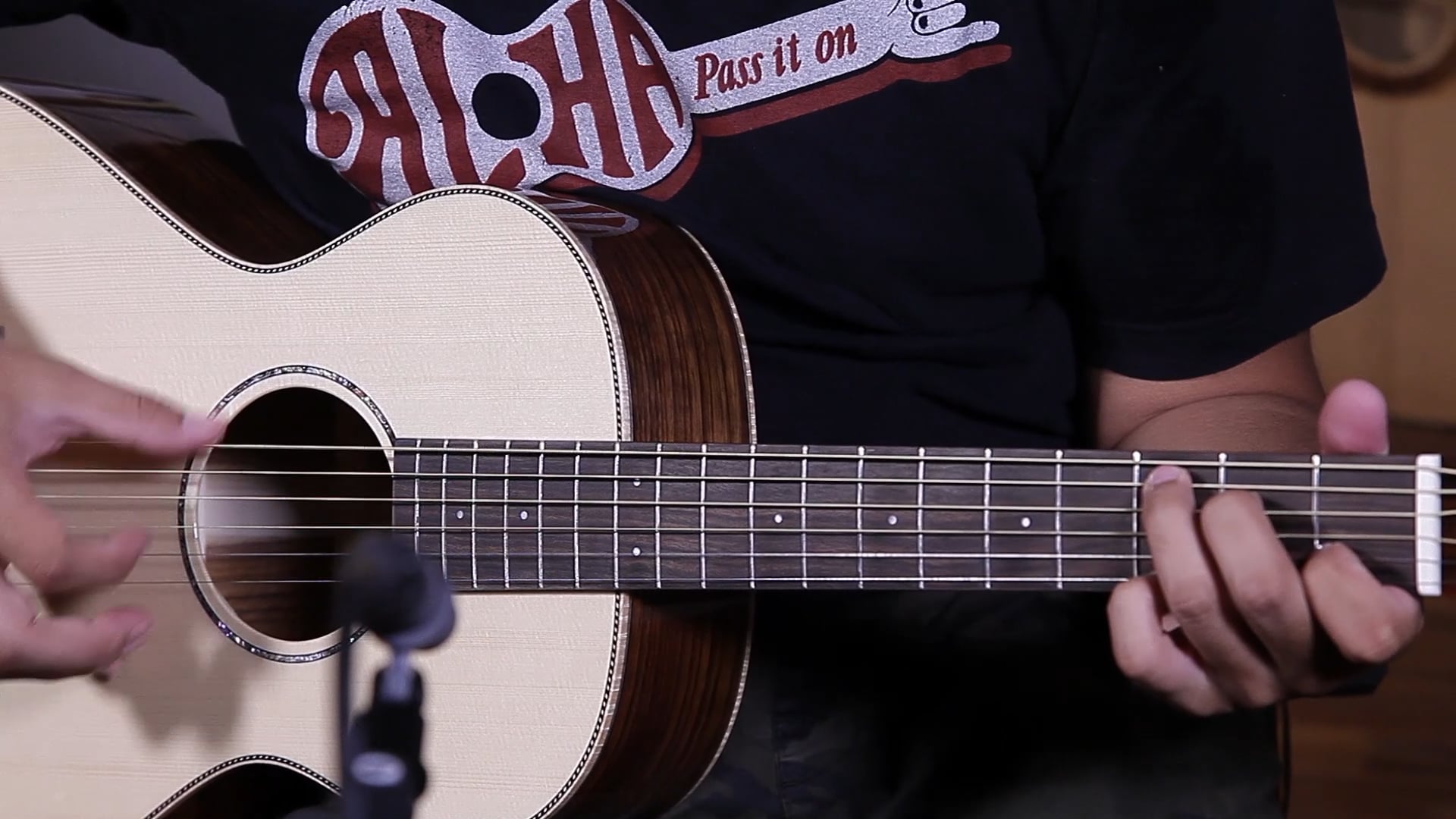 Pono Guitar 00-30 Spruce Rosewood on Vimeo