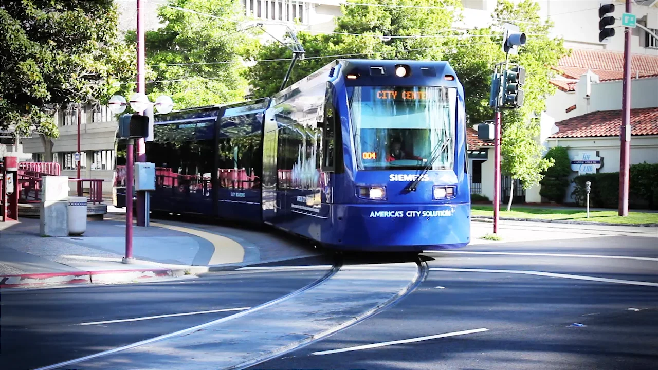 Product Highlight and Promotion - Siemens S70 Streetcar Short on Vimeo