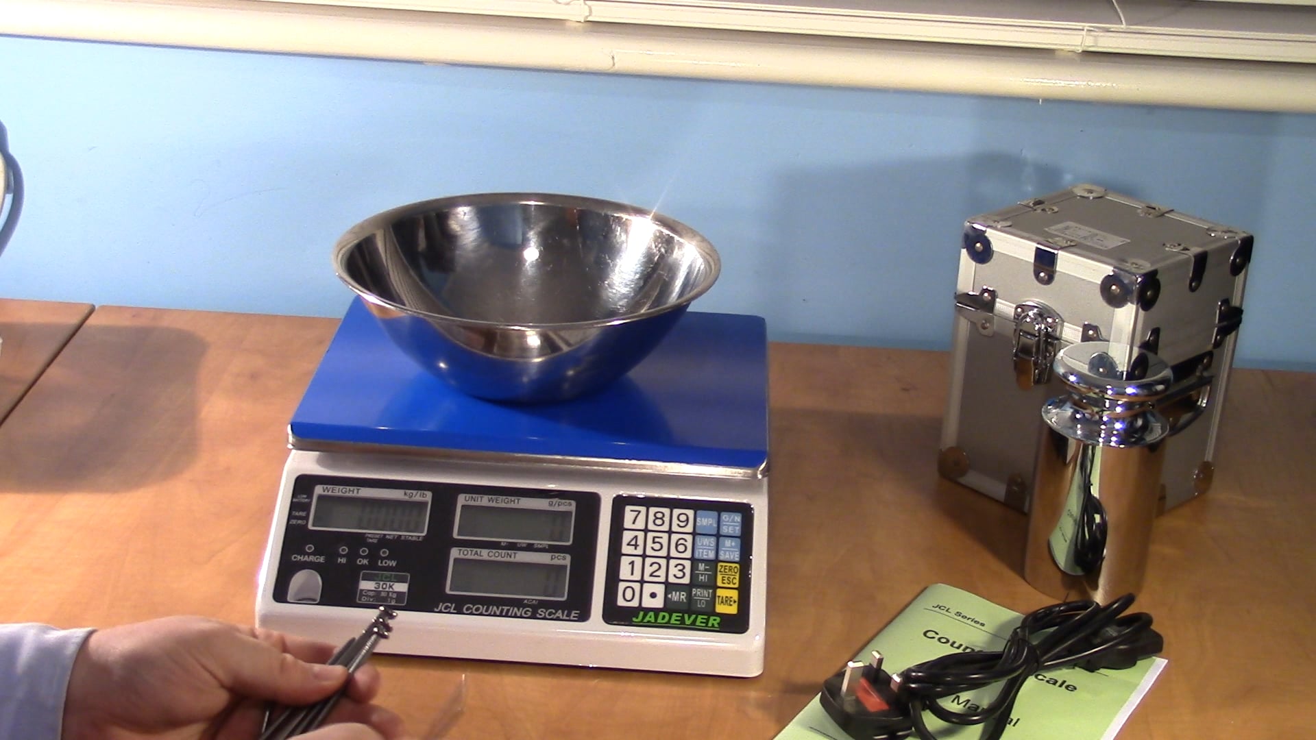Jadever JCL Counting Scales on Vimeo