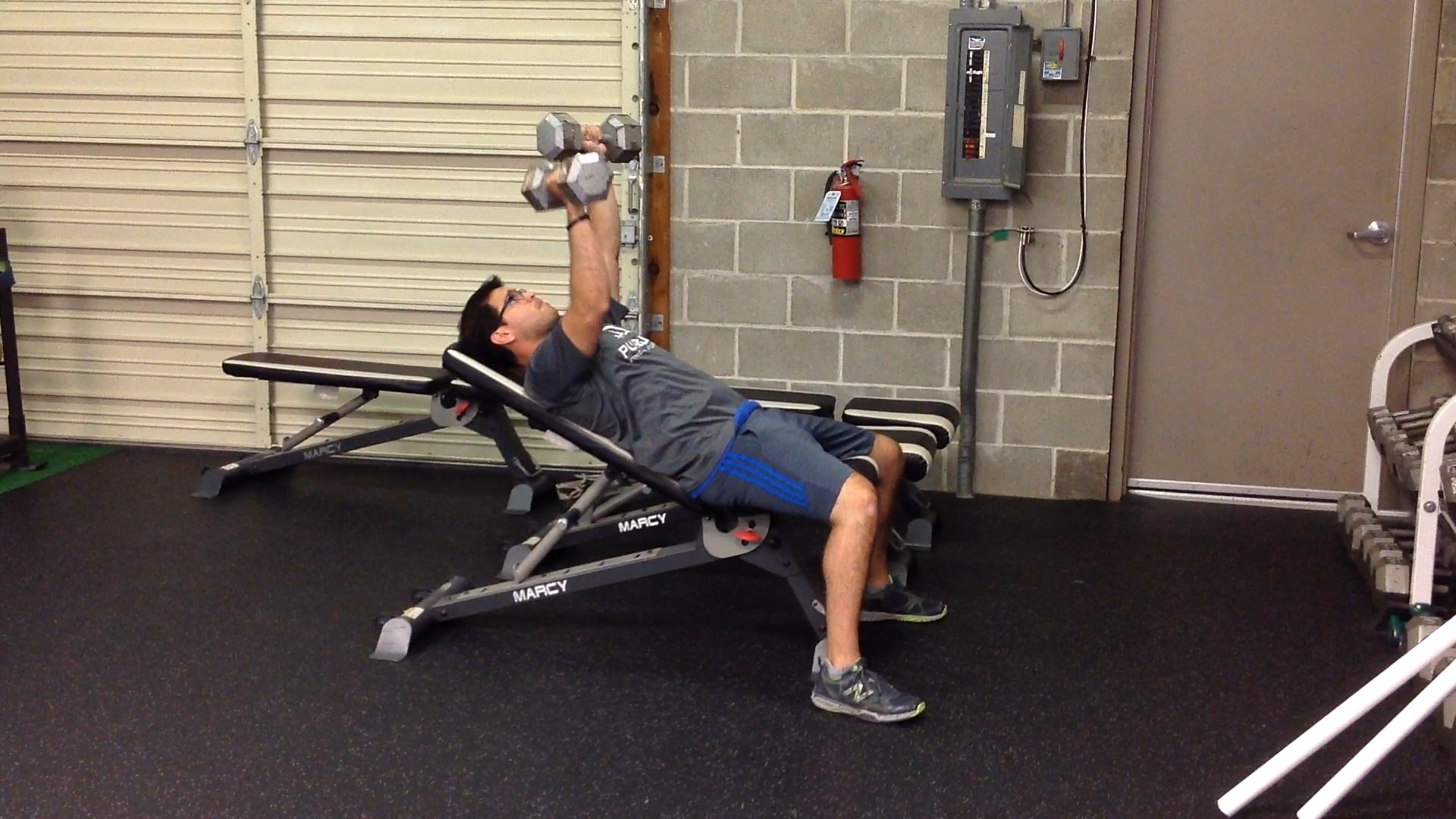 DB Low Incline Alternating Bench Press on Vimeo