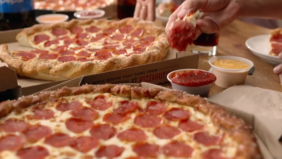 Pizza Hut - Twisted Crust Pizza (:30)