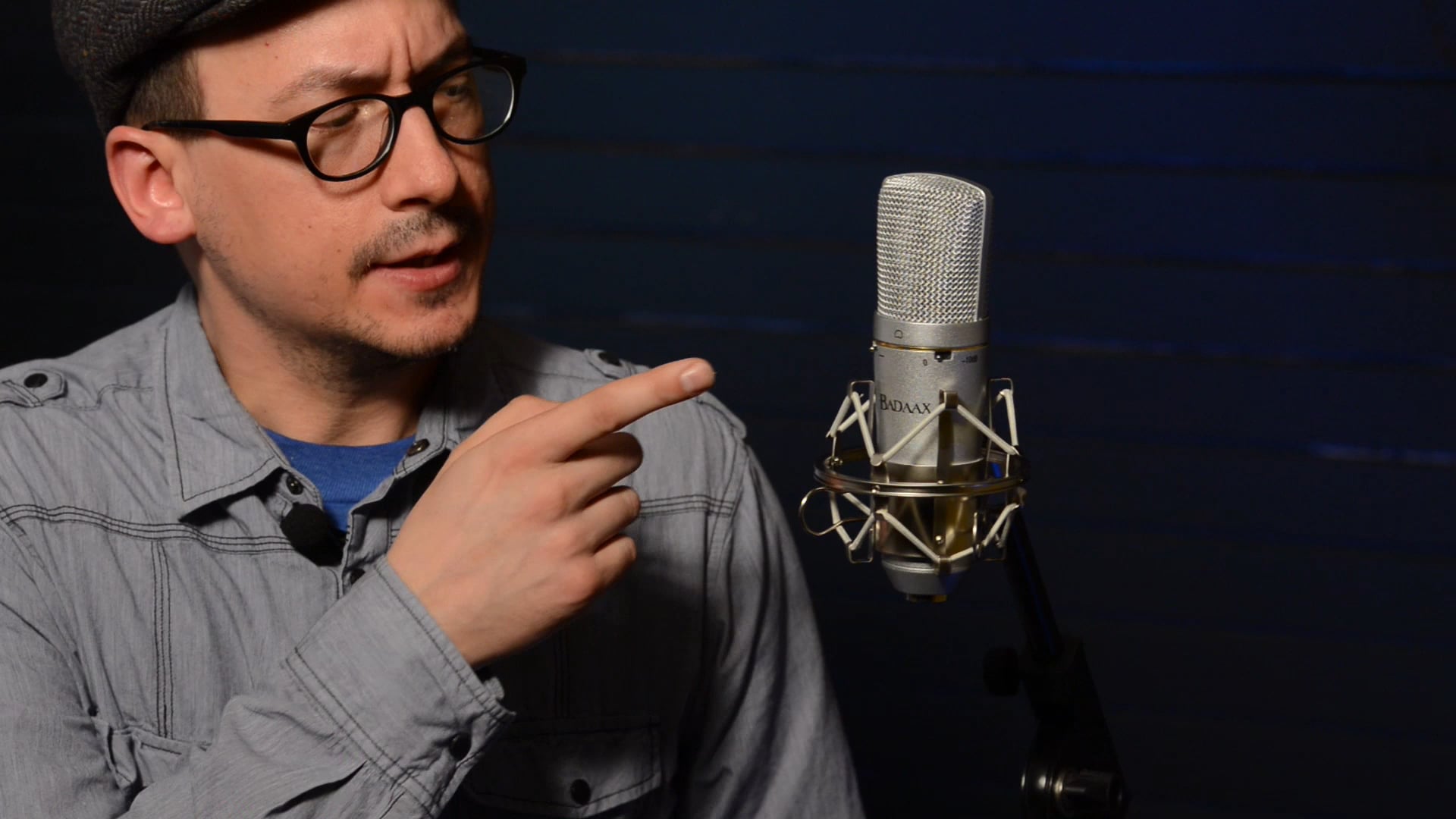 Badaax Mic mc320 on Vimeo