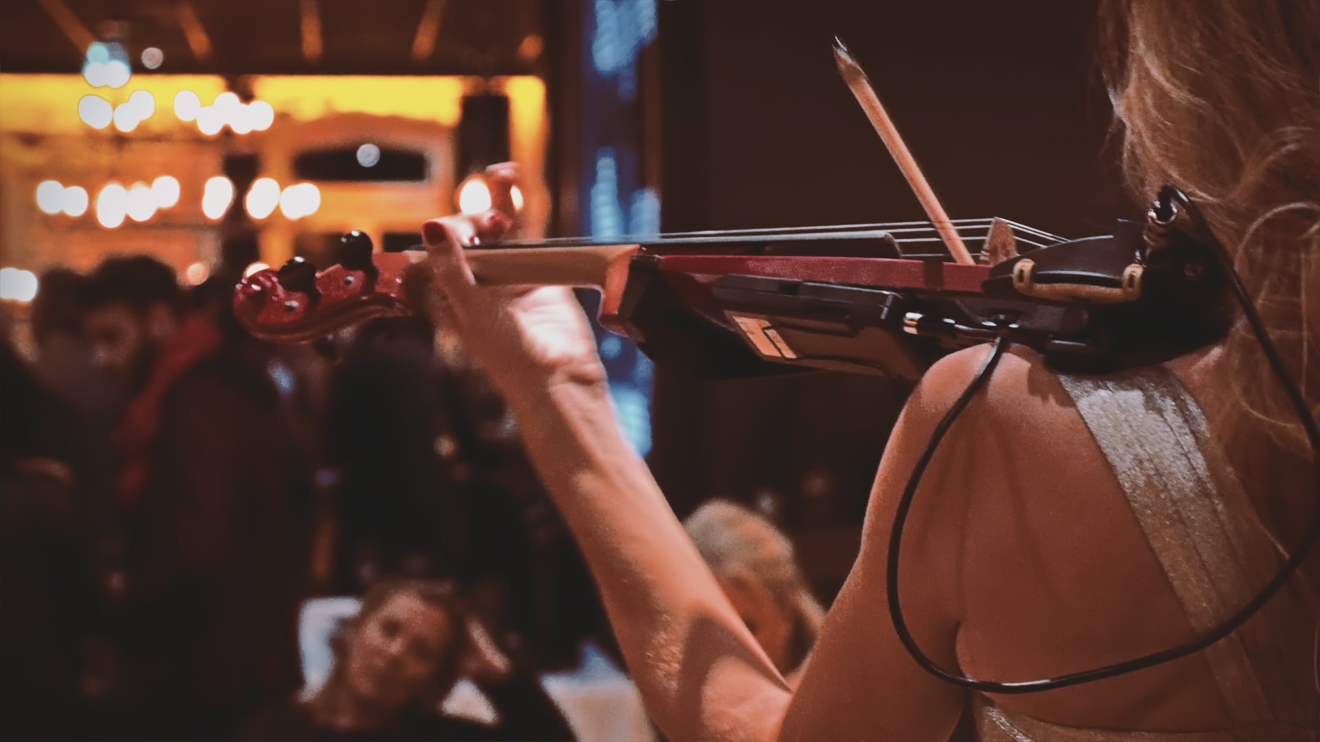 "The Violonist" is Katharina Pustka by Meryll de Gordon on Vimeo