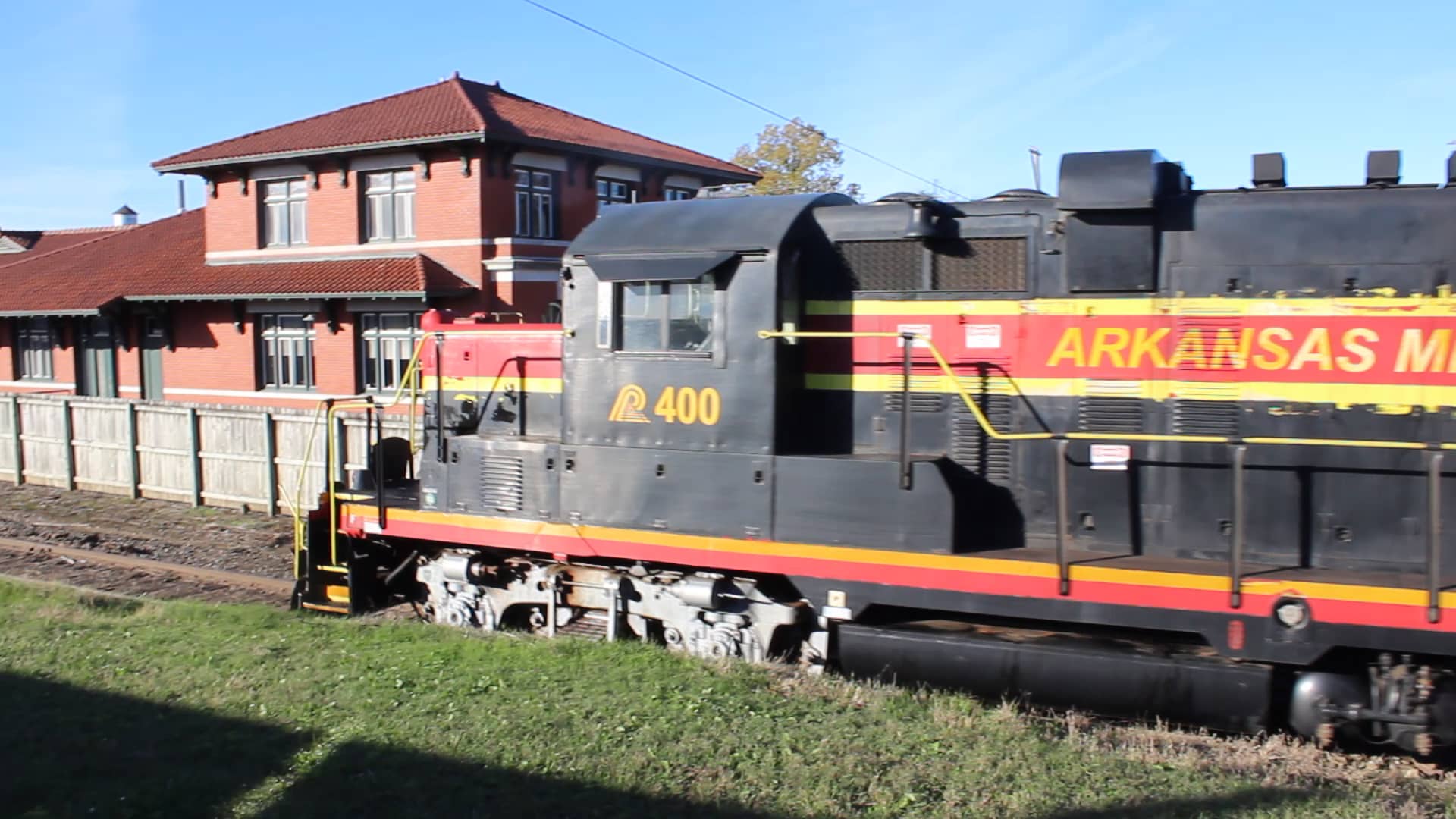 Arkansas Midland Railroad 400 Heads Out to Work on Vimeo