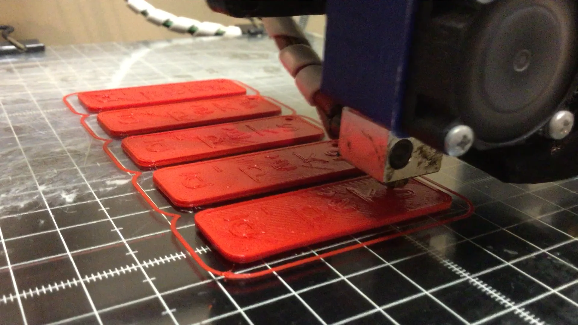 3D Printing of Oracle APEX Keychain on Vimeo