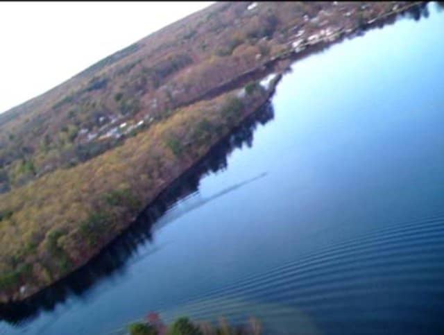 Flying at Memorial Beach, Webster Lake, Webster MA on Vimeo