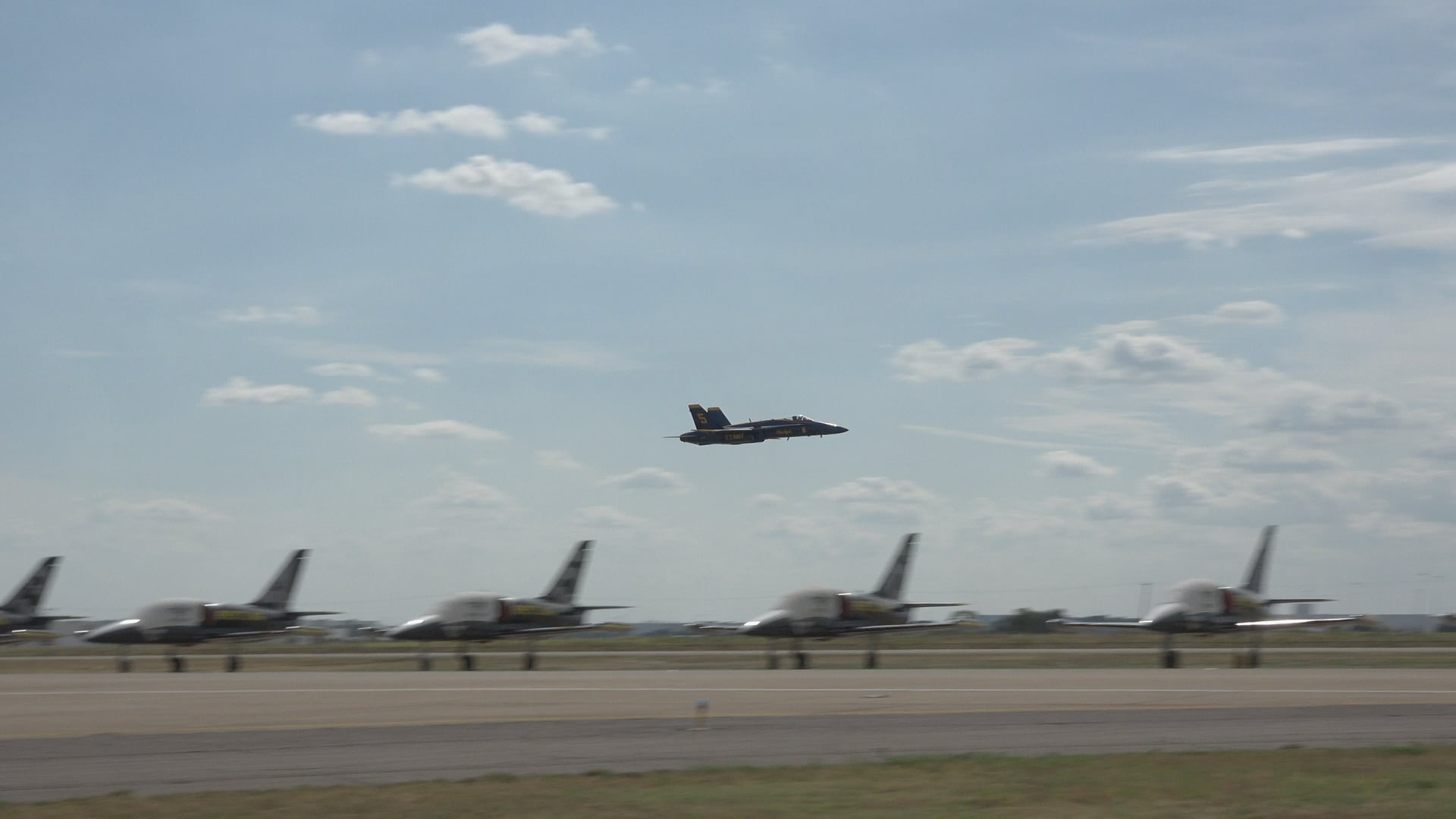 Blue Angels High Speed Sneak Pass on Vimeo