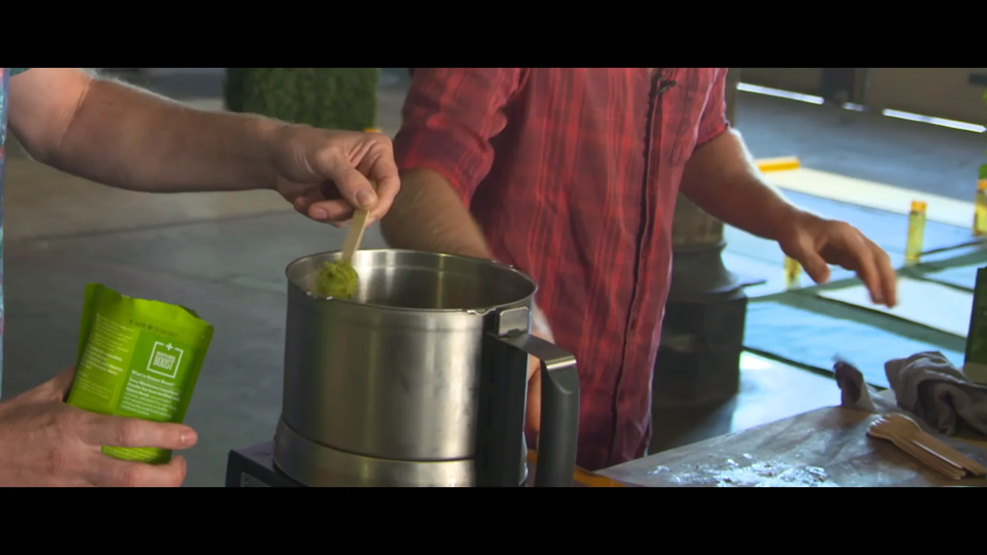 Bondi Harvest matcha green tea + banana whip on Vimeo