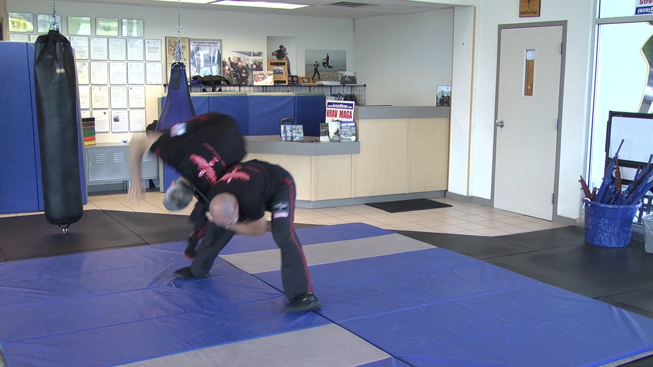 Rear Rope-Wire Choke with Hang Variation Defense (Black Belt) on Vimeo