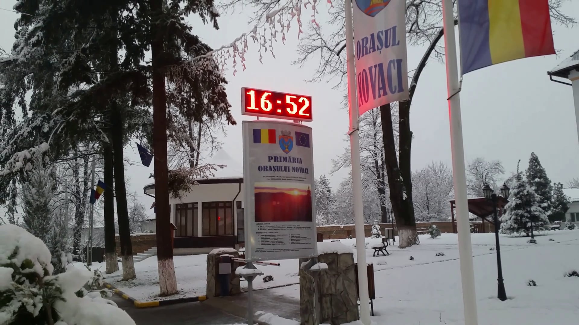 Ceas electronic 1190 x 410 PRIMARIA NOVACI on Vimeo