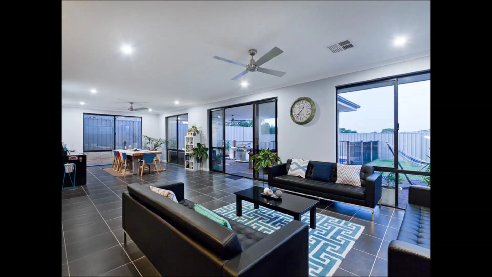 16 Howe Street, Beeliar on Vimeo