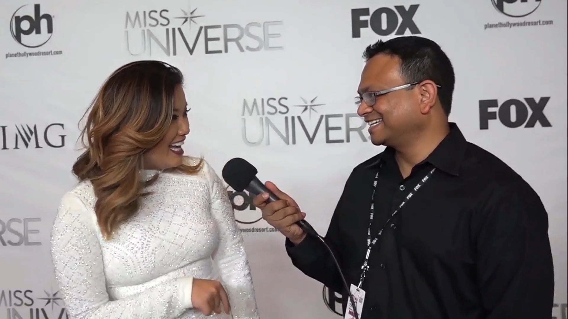 Interview with Xixi Yang at the Miss Universe 2015 🥇 Own That Crown