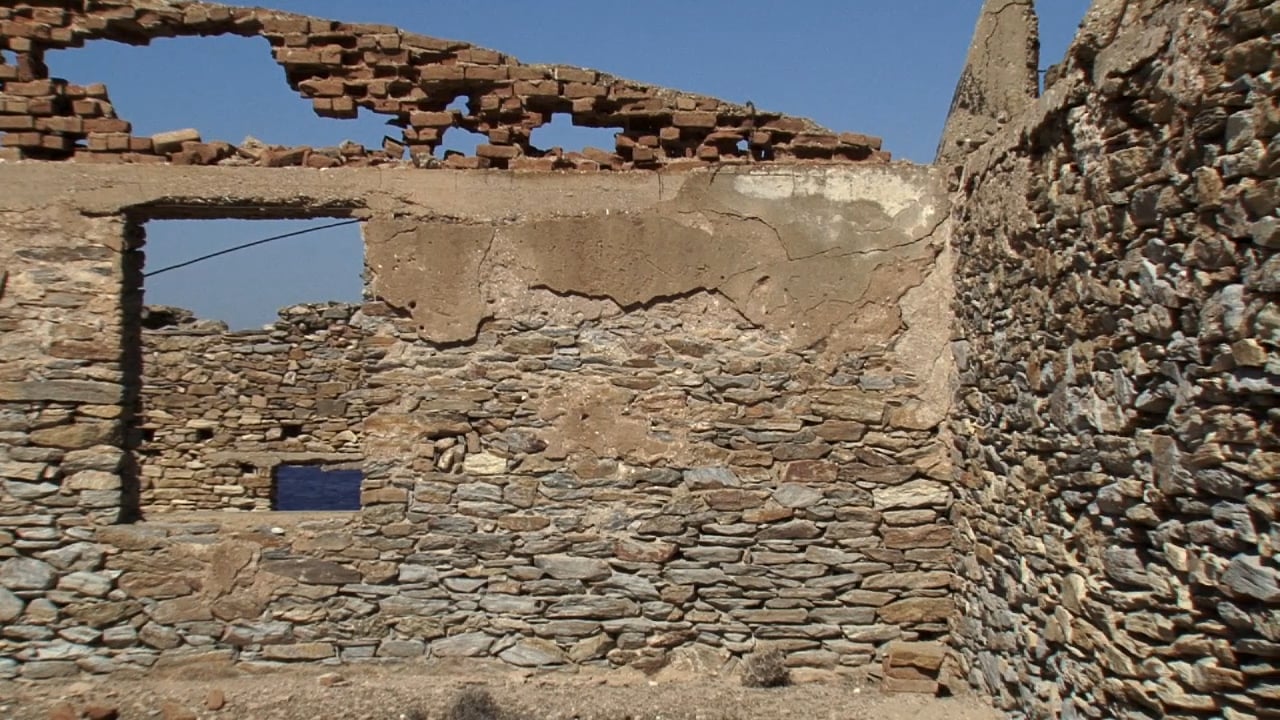 Watch Comme des lions de pierre à l'entrée de la nuit, un film d ...