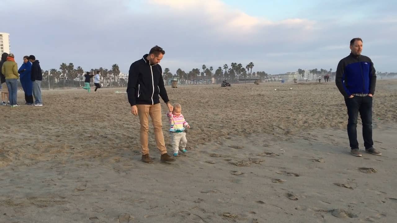Joshua Van Dyk walks beach w/daughter on Vimeo