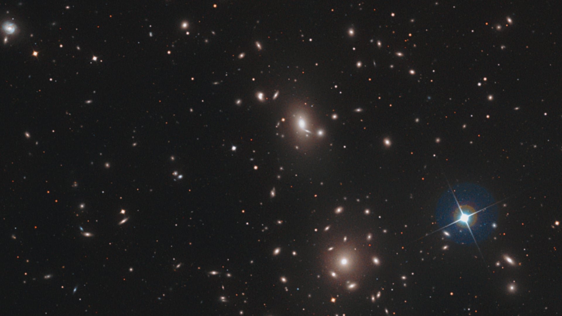 Zooming onto the galaxy NGC 4889 on Vimeo