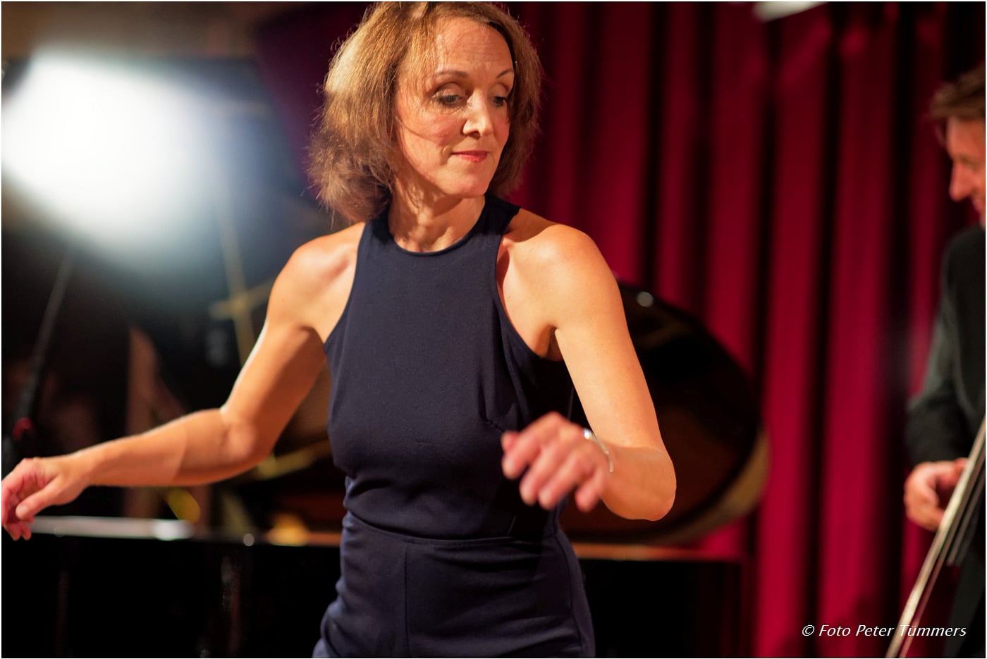 "You look good to me", Pia Neises featuring Martin Sasse and Band on Vimeo