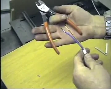 Avmantling av PR-kabel on Vimeo
