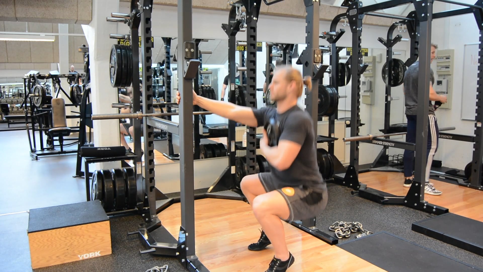 472 Weighted Sissy Squat on Vimeo