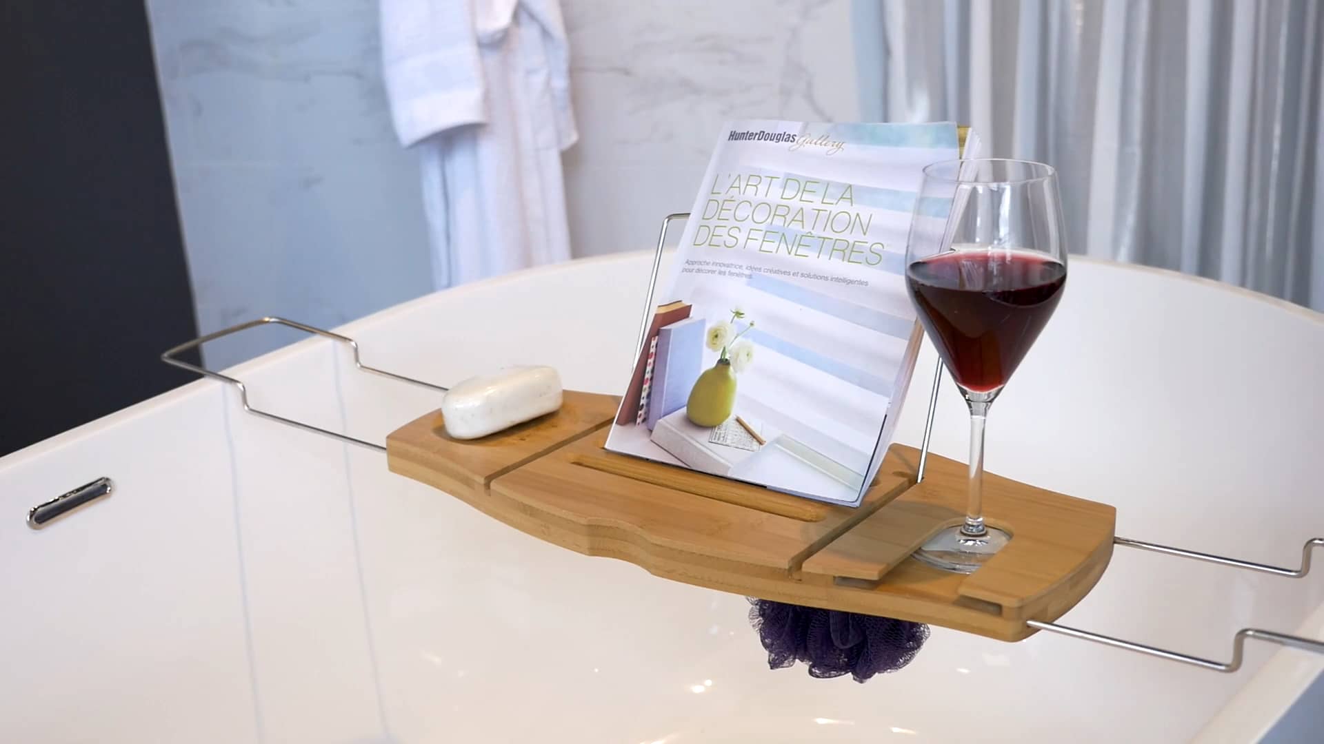 Aquale Bathtub Caddy Natural // Pont de bain naturel « Aquale » on Vimeo