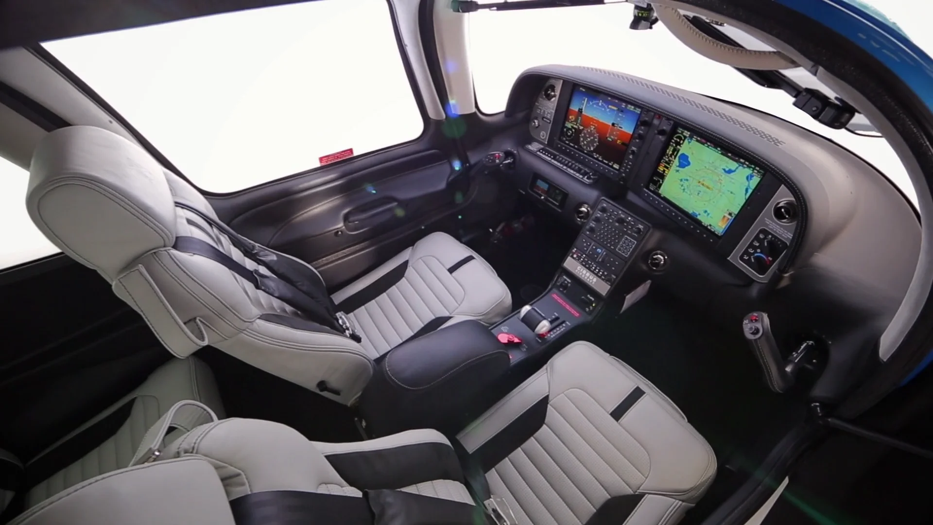 Cirrus Aircraft SR22 Interior Shots on Vimeo
